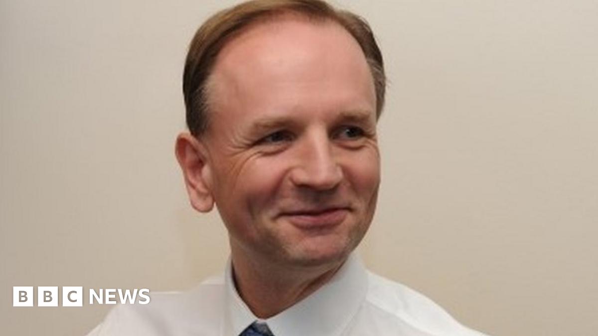 New NHS chief Simon Stevens backs more local hospitals - BBC News