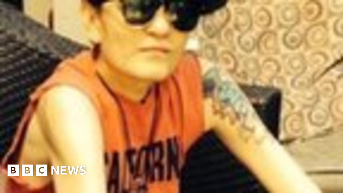 Sum 41 singer posts update following treatment - BBC News