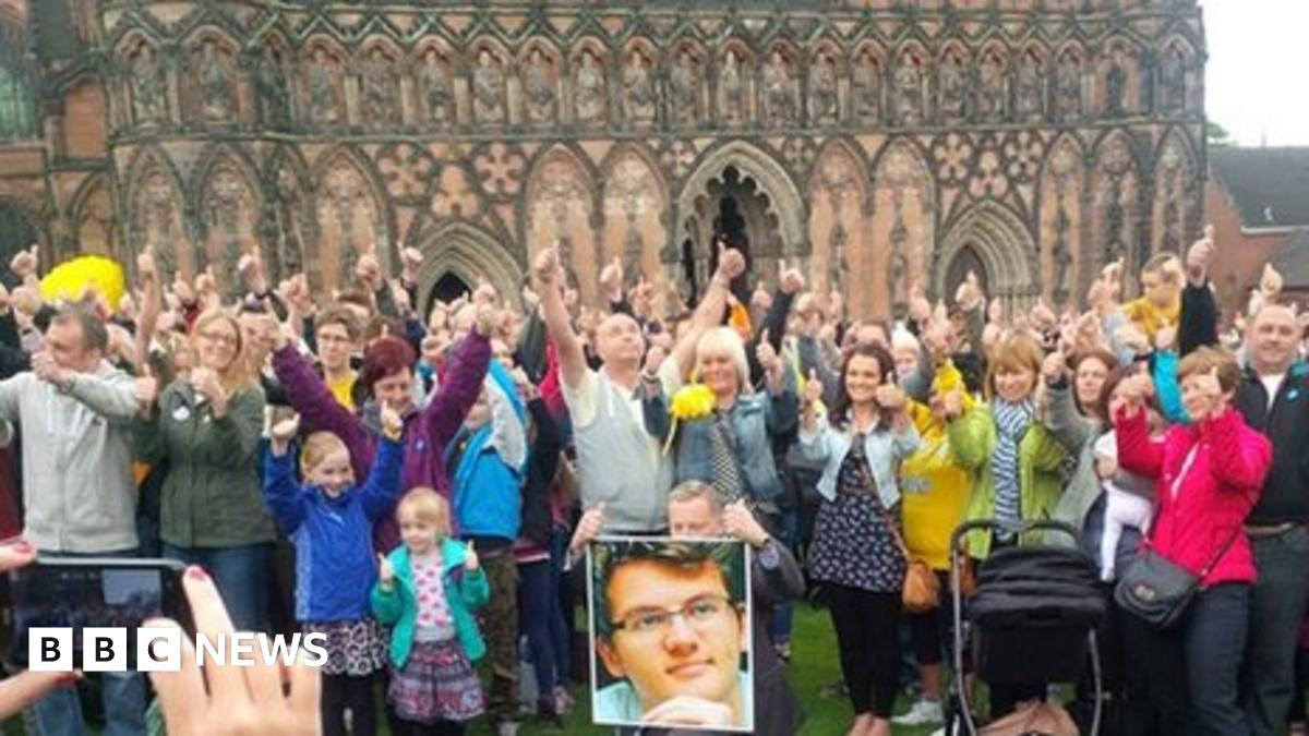 Stephen Sutton: Funeral held after Twitter 'thumbs up' - BBC News