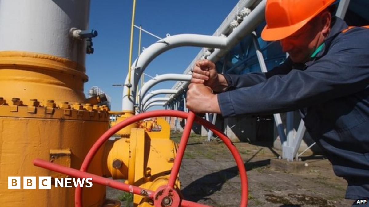 Putin: Russia offered gas deal to help Ukraine economy - BBC News