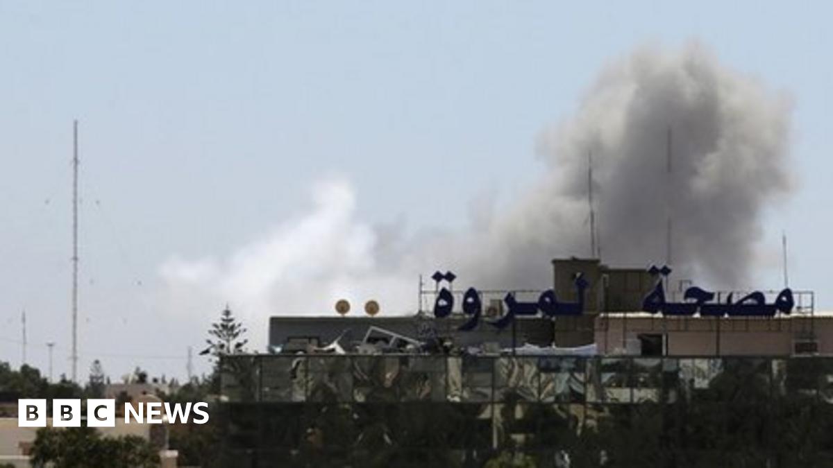 Libya fighting: 18 killed in Benghazi - BBC News