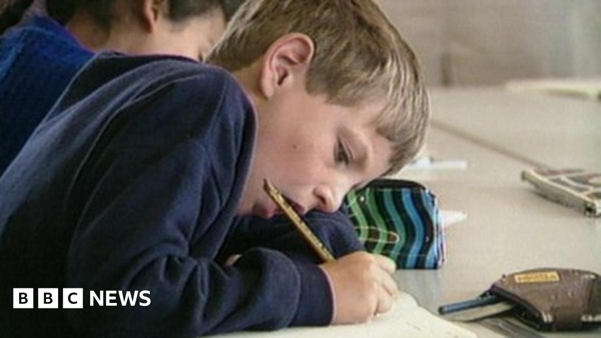 'Fair banding' for school places 'may harm poorest' - BBC News