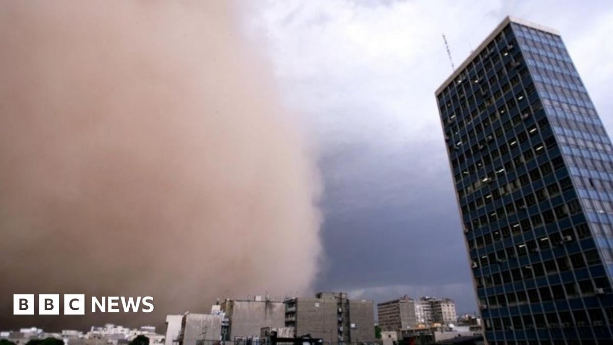 Iran sandstorm kills at least four in Tehran - BBC News