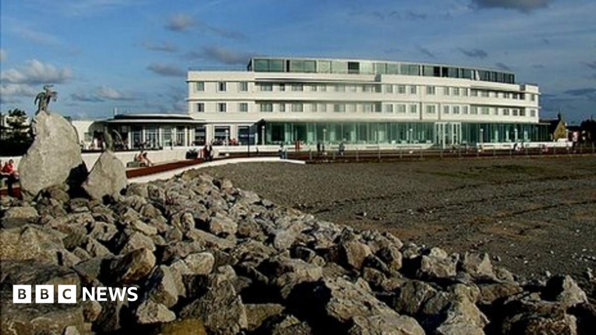 Morecambe's 'cracking' sea defences to get £10m boost - BBC News