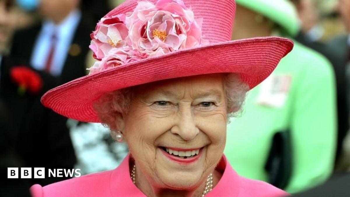 Queen to open revamped Reading Station - BBC News