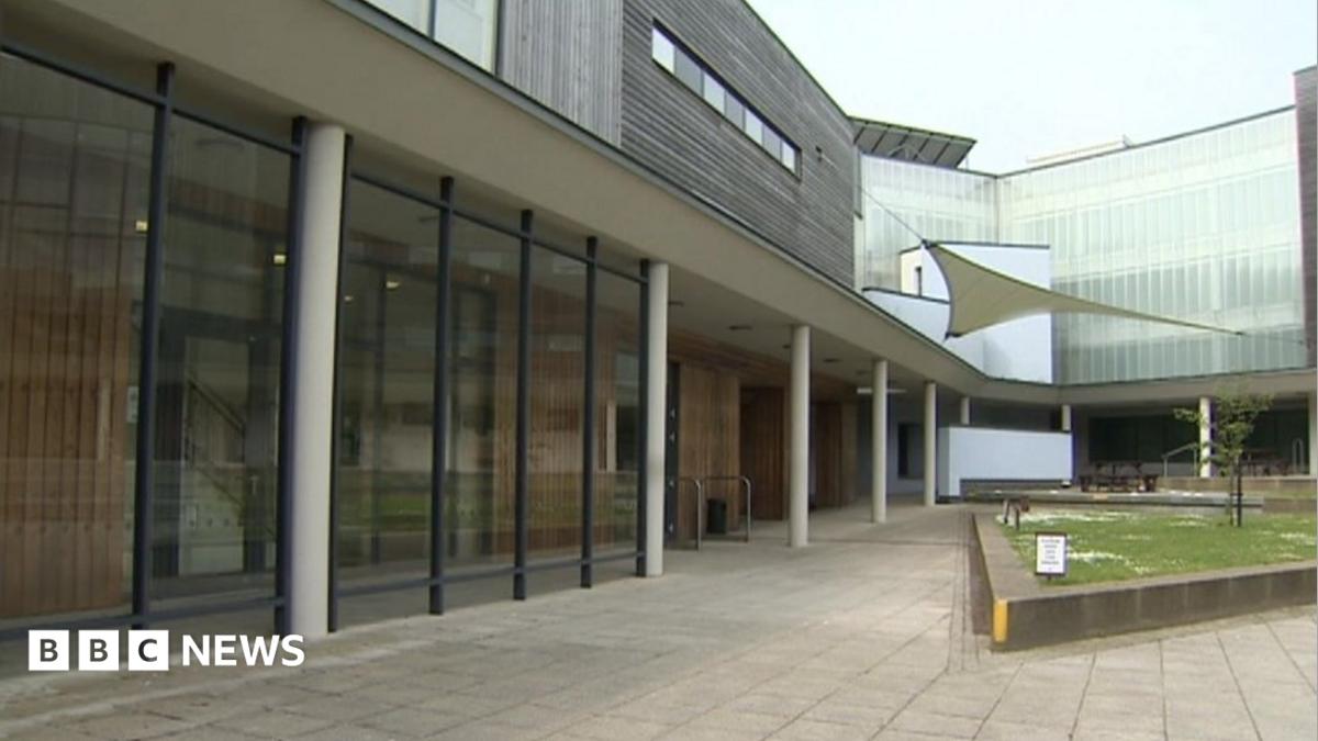 Wymondham College head 'regrets' academy move - BBC News