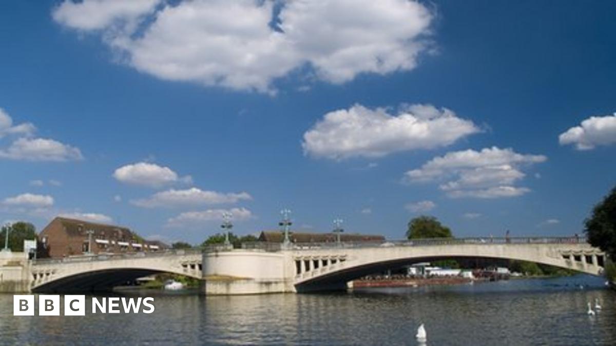 Traffic study for third Thames bridge in Reading to begin - BBC News