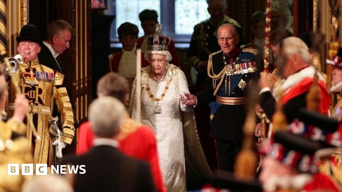 David Cameron hails 'busy and radical' Queen's Speech - BBC News