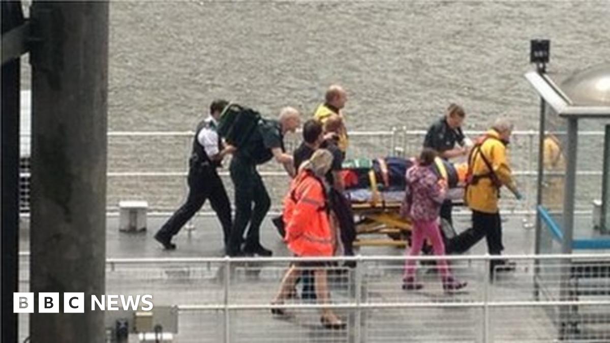Nine injured as boat hits Tower Bridge - BBC News