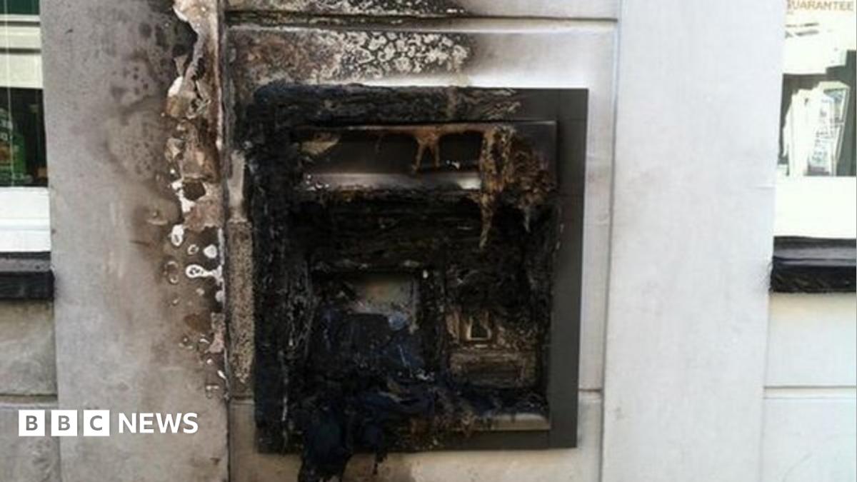 Banbury arson attacks: Cyclist hunted over fire spree - BBC News