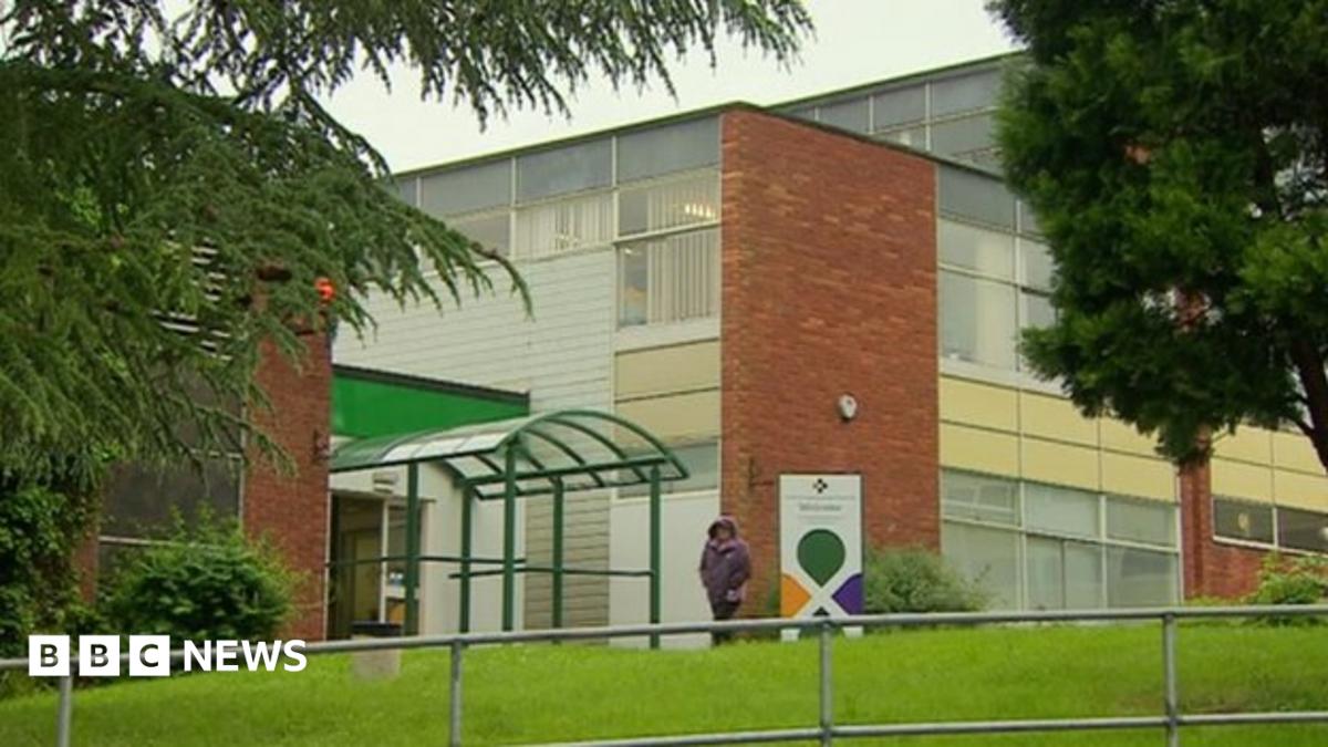 Redditch schools shaken by Tudor Grange secondary bid - BBC News