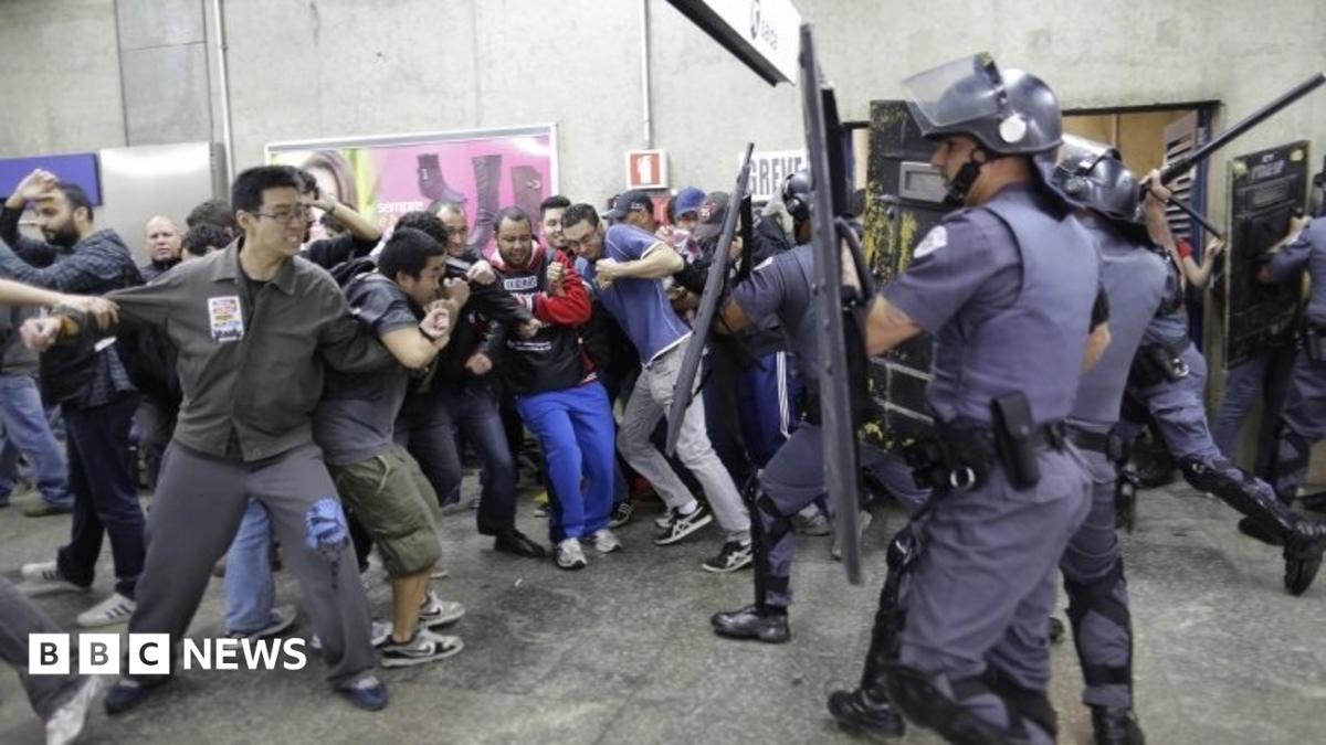 Brazil: Clashes in Sao Paulo strikes ahead of World Cup - BBC News