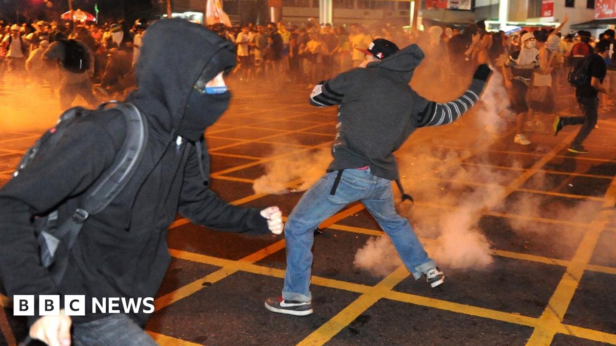 World Cup 2014 sponsors face whole new ball game - BBC News