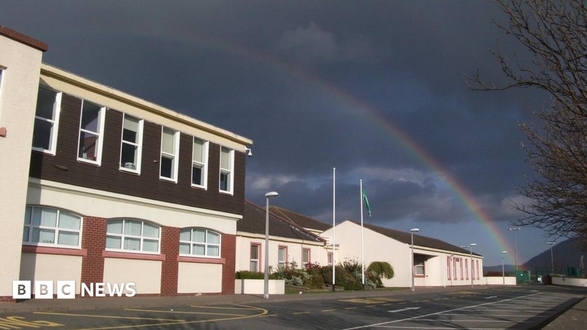 Isle of Man school bids for £800,000 dining room - BBC News