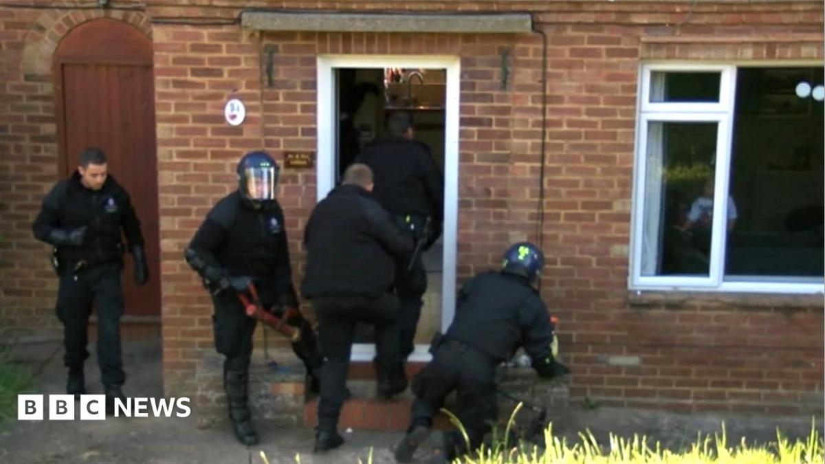 Eight more arrests as Kent Police drugs raids continue - BBC News
