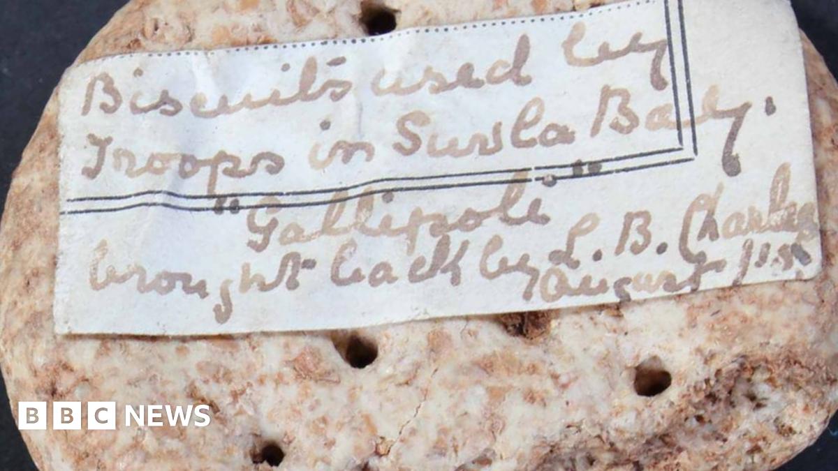 WW1 biscuits to be auctioned in Suffolk - BBC News