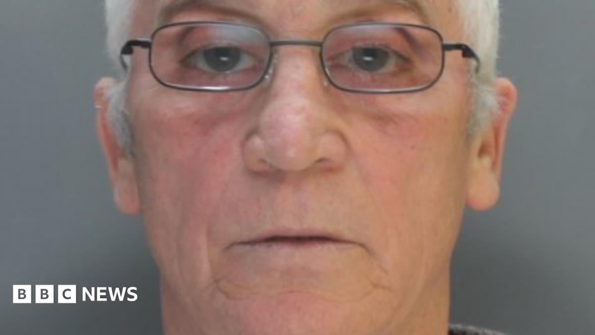 Murderer Robert Kirkham jailed for raping boy, 13 - BBC News