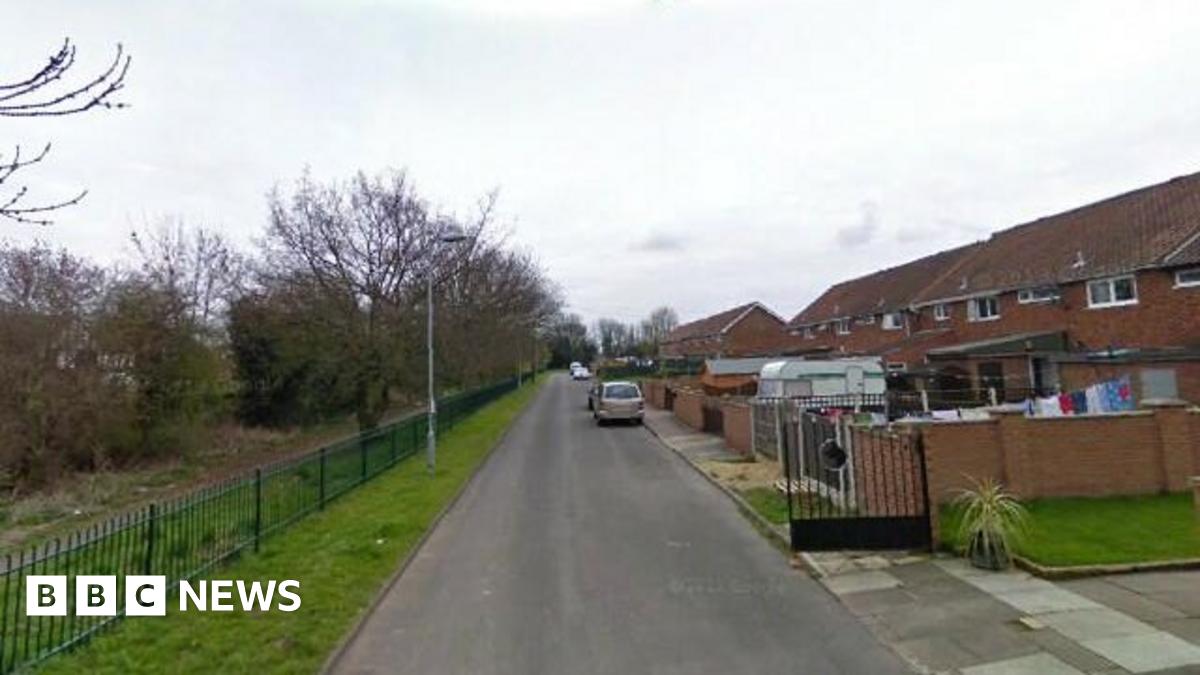 Scunthorpe man denies stabbing pregnant woman - BBC News