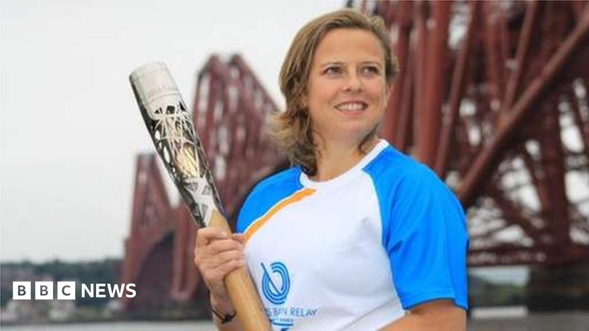 Commonwealth Games: Forth bridge event for Queen's Baton relay - BBC News