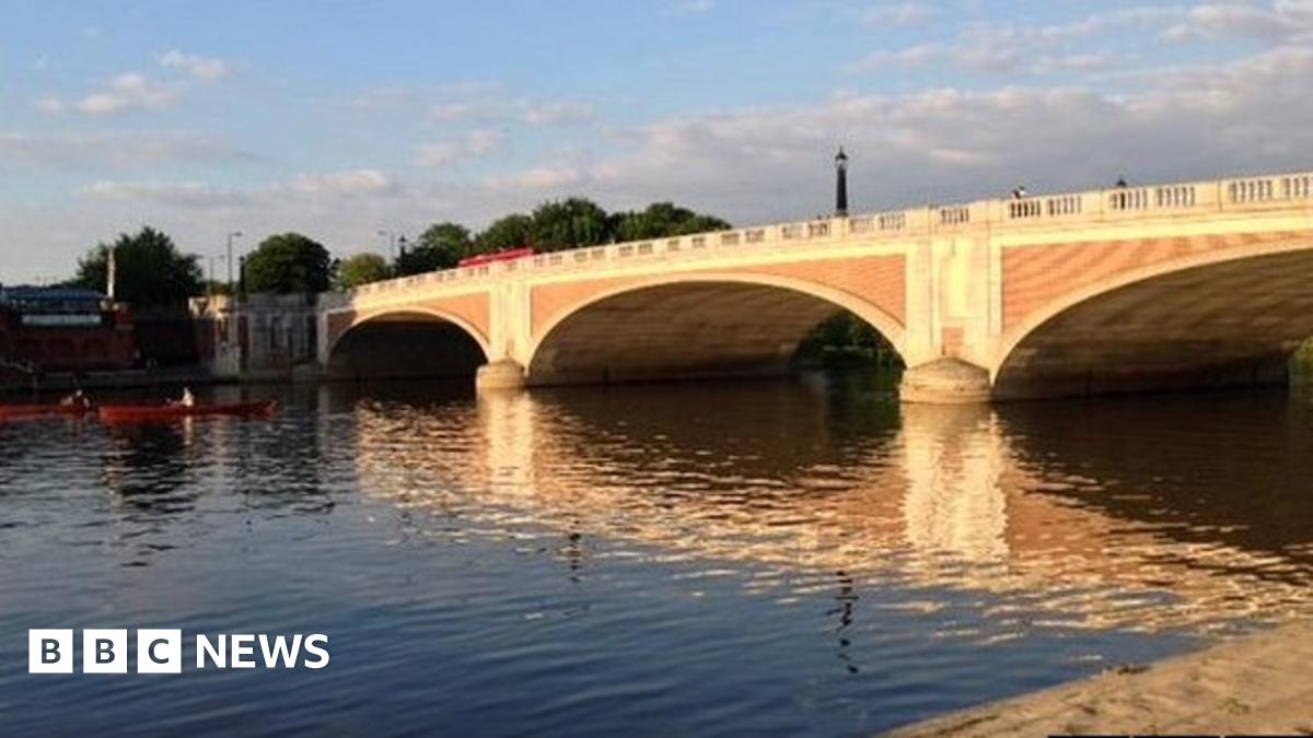 Thirty-nine of Surrey's flood-hit bridges to be repaired - BBC News