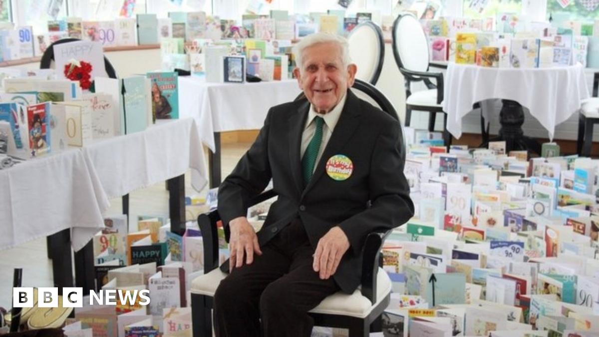 Disappearing D-Day veteran Bernard Jordan turns 90 - BBC News