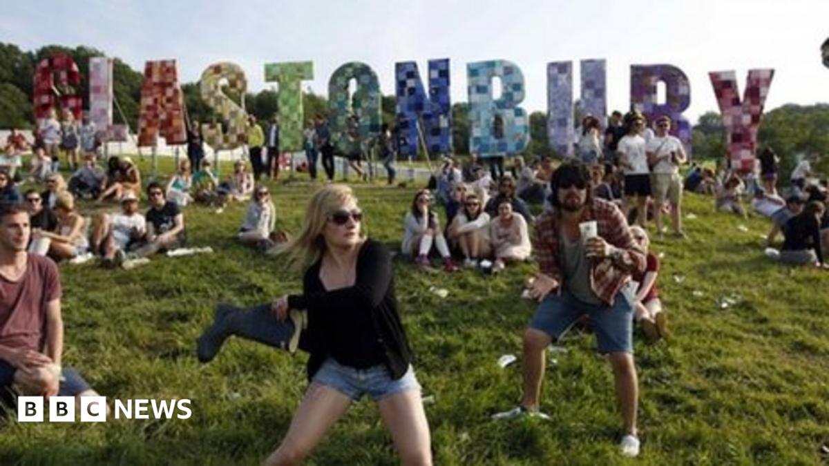 Glastonbury introduces 'stink-free super toilets' - BBC News