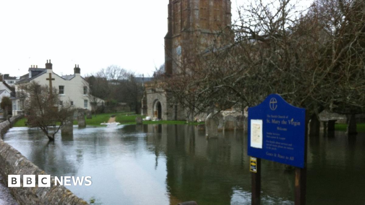 Charminster's flood-hit church fundraising begins - BBC News