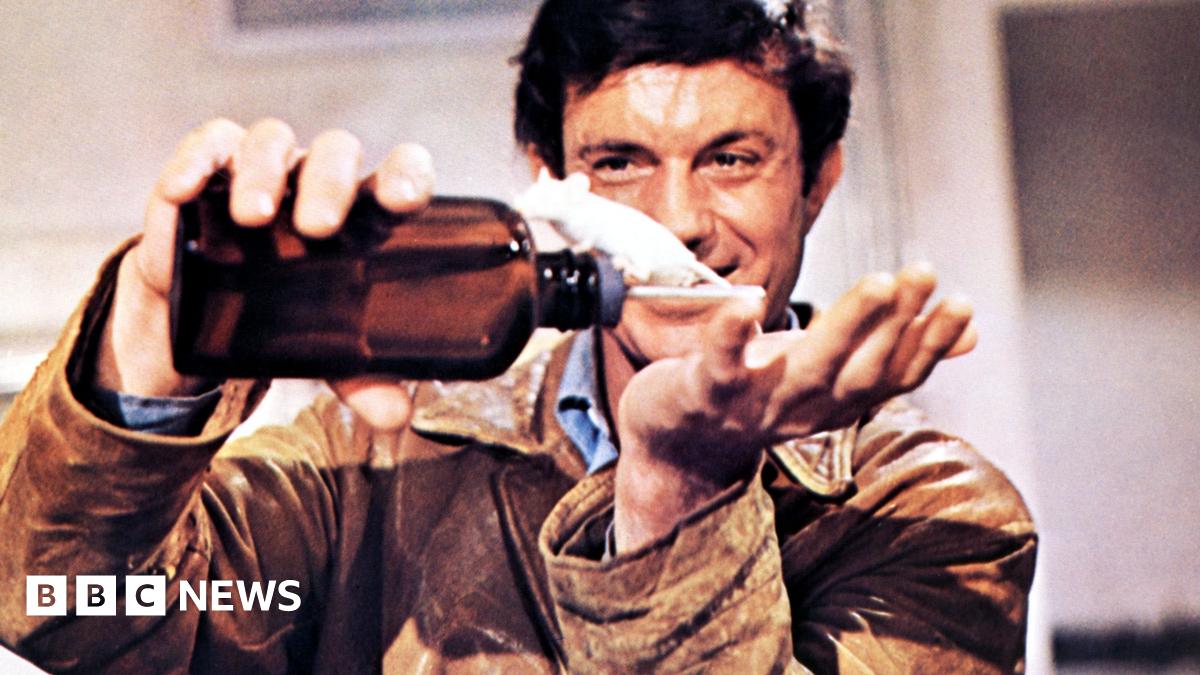 Flowers for Algernon writer Daniel Keyes dies at 86 - BBC News