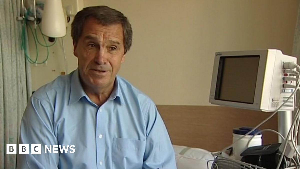 Bobby Moncur reveals oesophageal cancer - BBC News