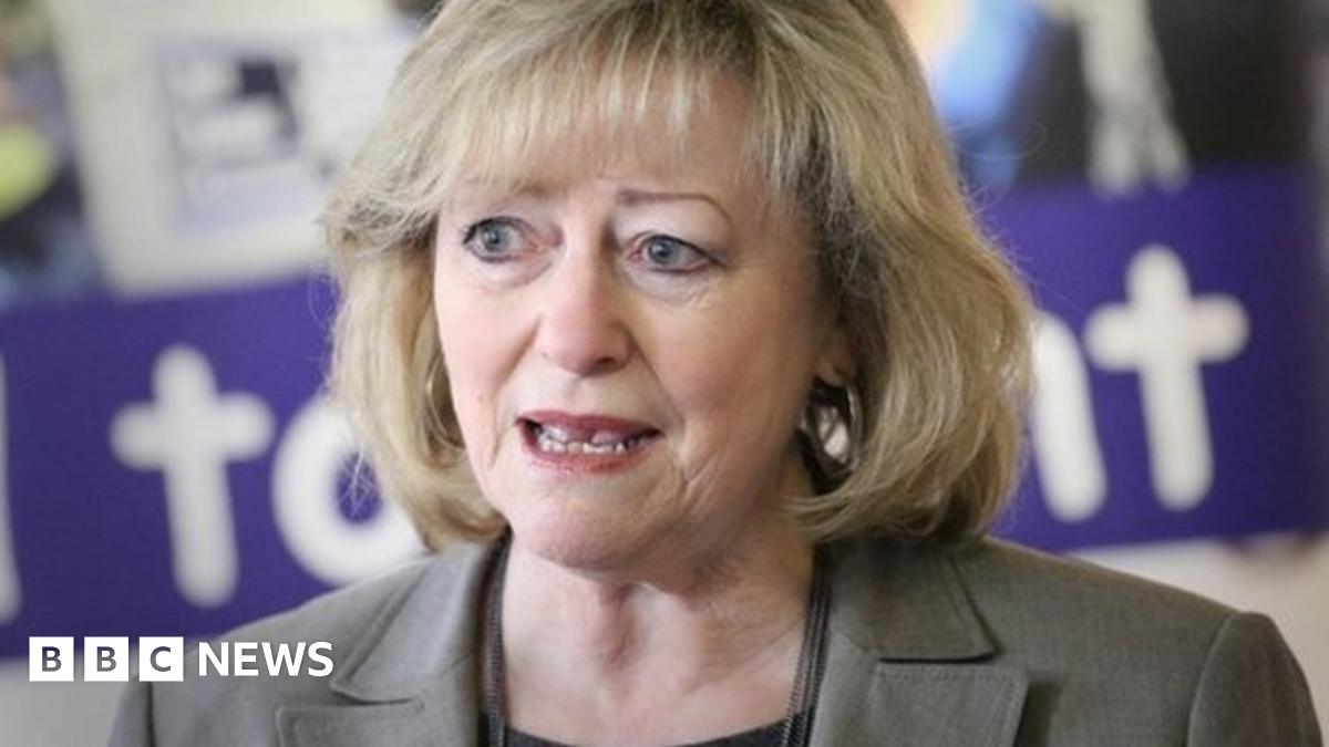 Backers defend Kent PCC Ann Barnes over David Cameron criticism - BBC News
