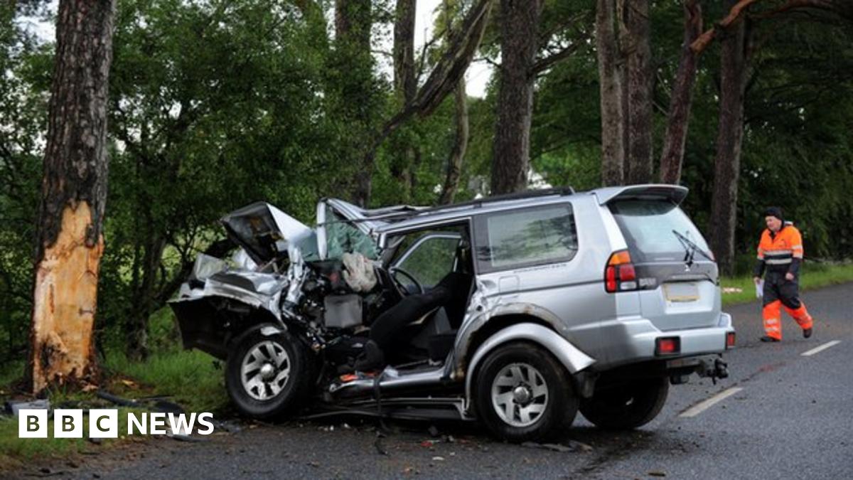 Two sisters die after car hits tree near Tocher - BBC News