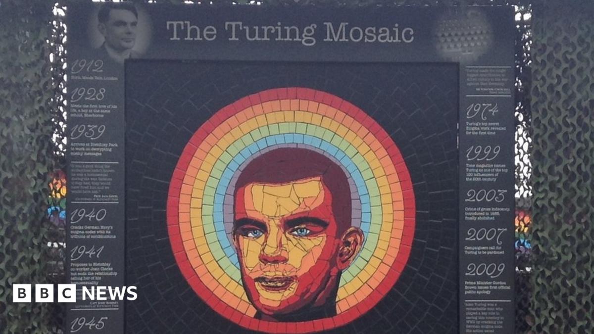 Unveiled Alan Turing celebrates codebreaker as gay - BBC News
