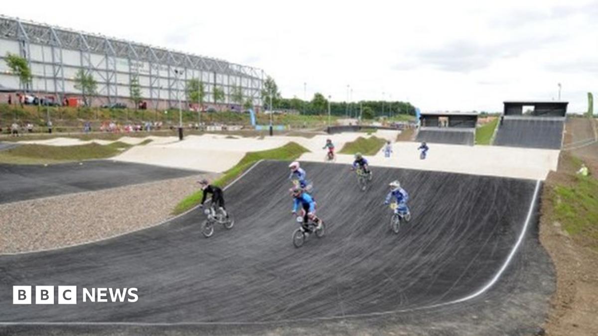 New national BMX track opens at Broadwood Stadium in Cumbernauld - BBC News