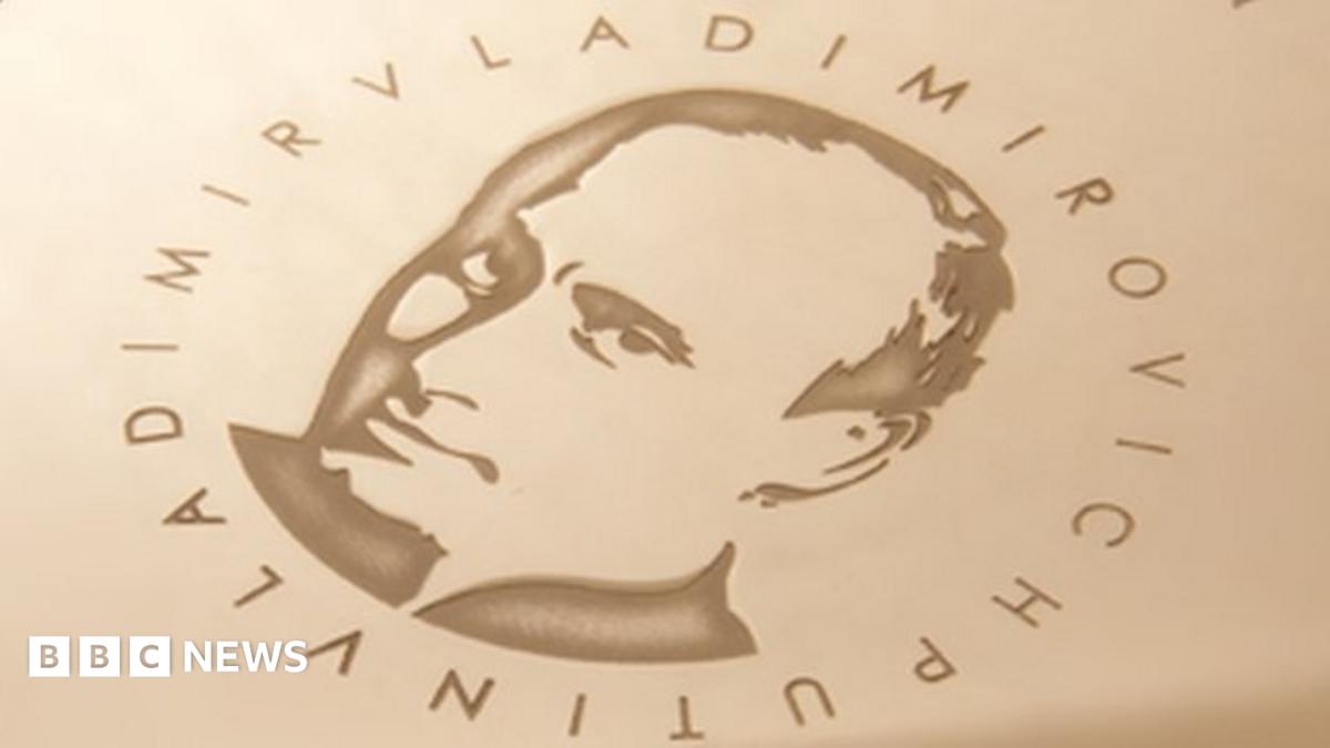 Russia: Golden phones go on sale for Putin supporters - BBC News