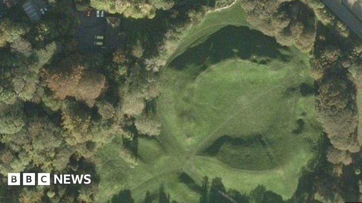 Venue plan for Cirencester's Roman amphitheatre - BBC News