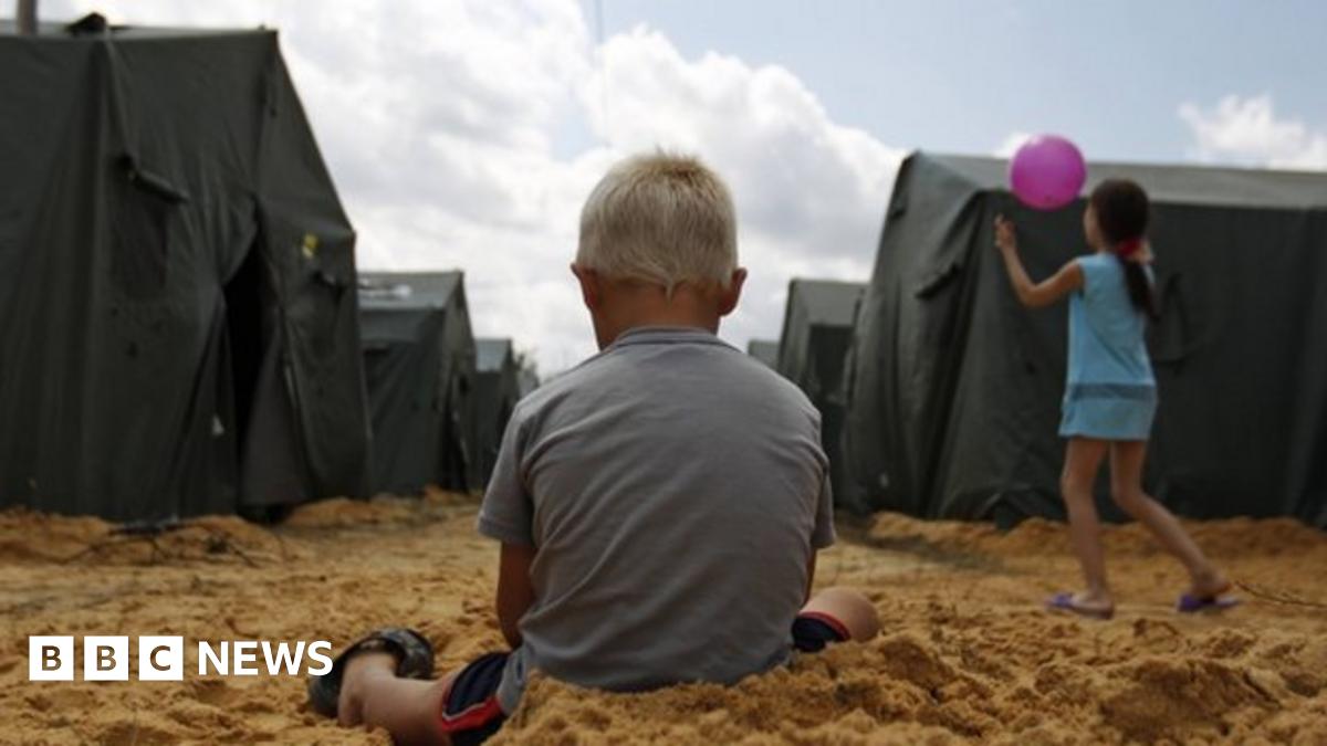 The Ukrainian refugees escaping to Russia - BBC News