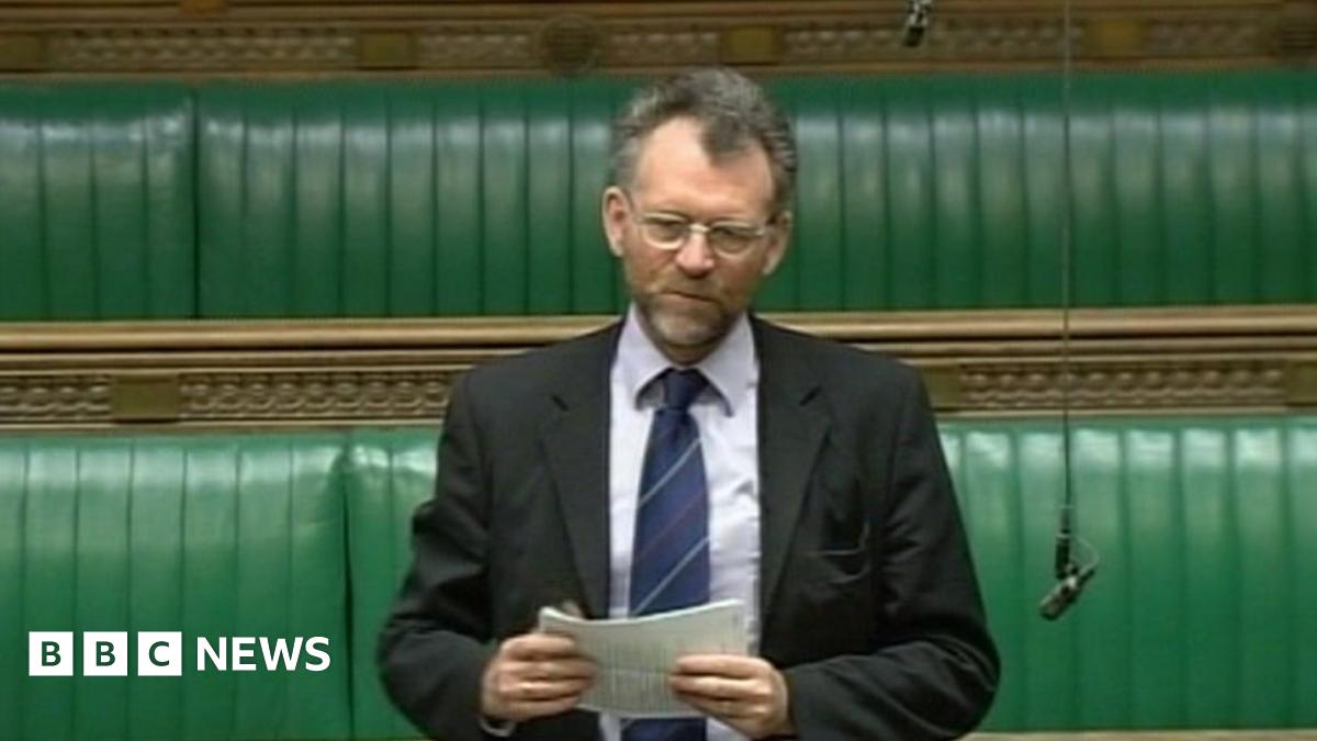 Workington Labour MP Sir Tony Cunningham MP to step down in 2015 - BBC News