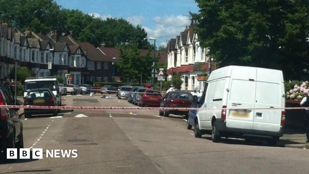 Man stabbed to death in Willesden area - BBC News