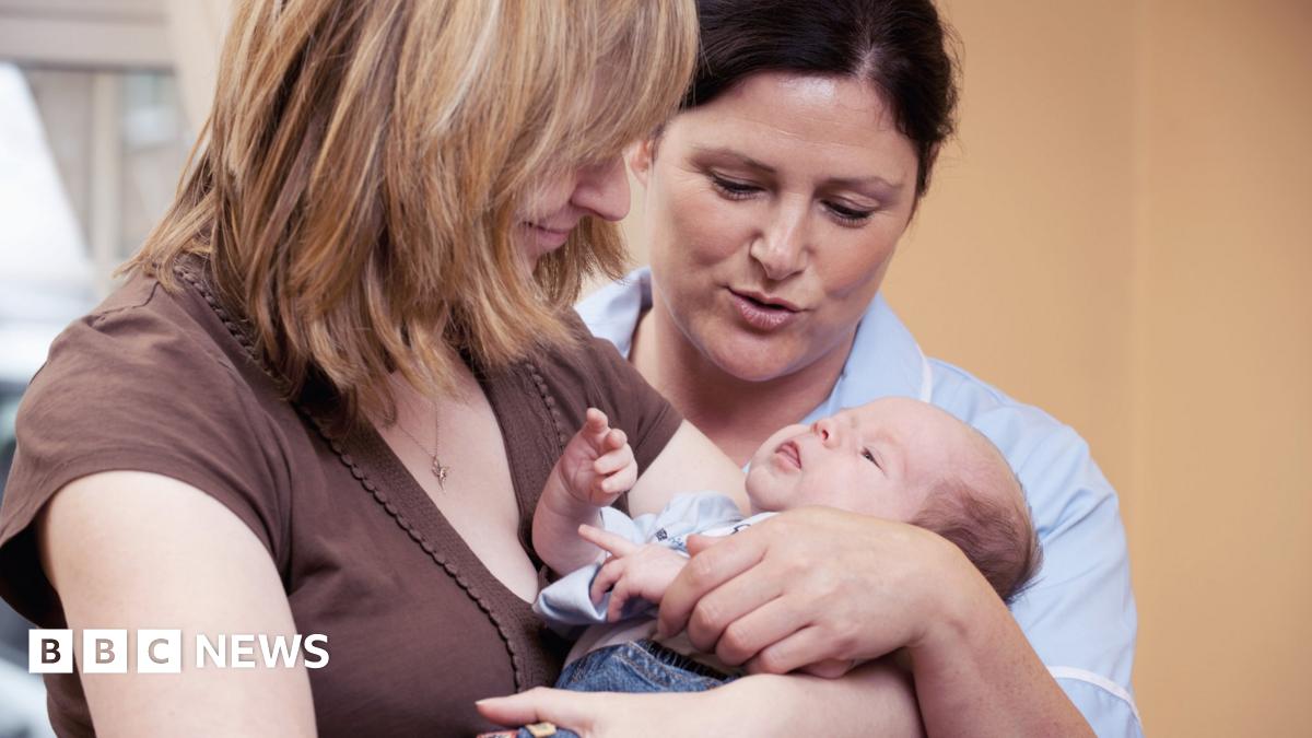 Midwives support strike action - BBC News