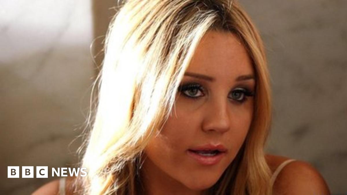 Amanda Bynes bong-throwing case dismissed by NY judge - BBC News