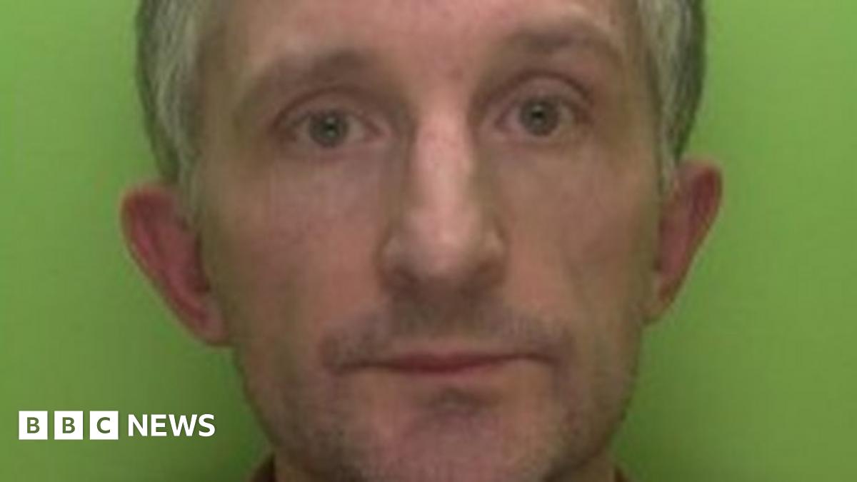 David Gill jailed for murdering Ian Cammack with hammer - BBC News