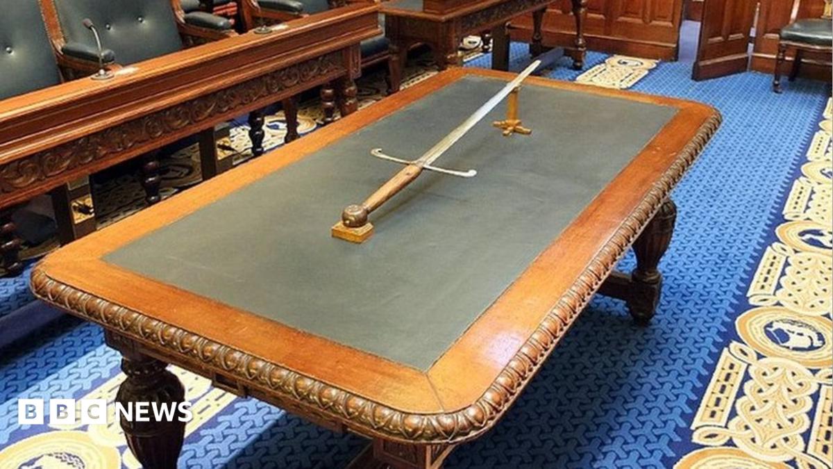 Ministerial changes for Isle of Man parliament - BBC News