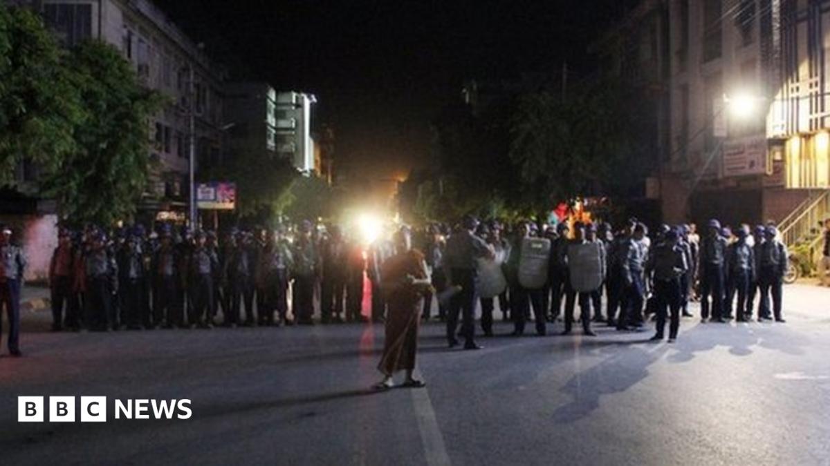 Mandalay in Myanmar under curfew as clashes continue - BBC News