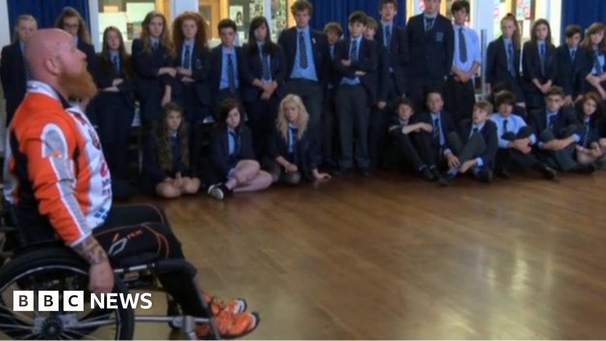 Paralympian 'inspires' children to be positive role models - BBC News