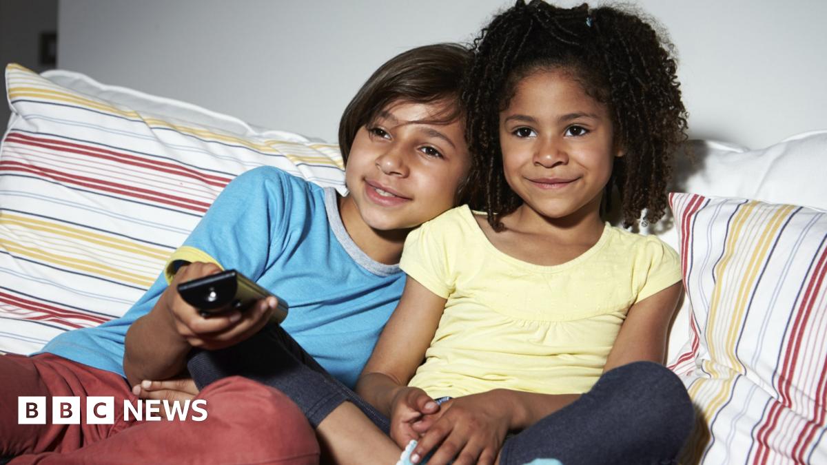 Children's TV 'packed with junk-food references' - BBC News