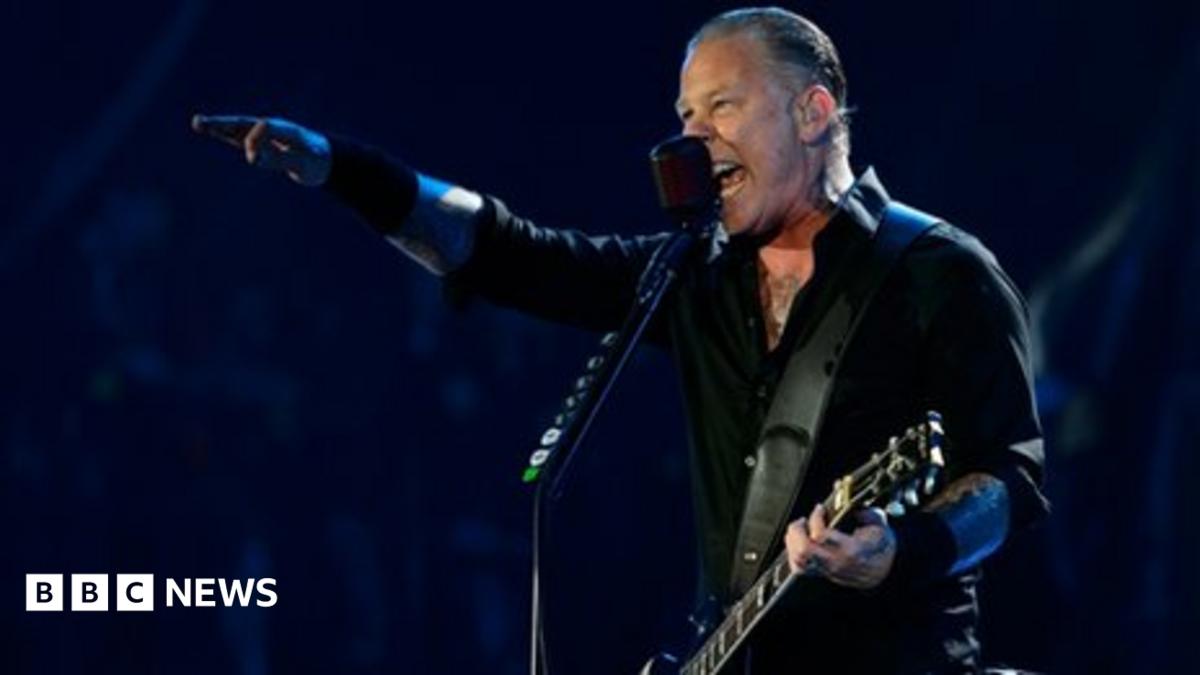 Rock fans prepare for Sonisphere Festival at Knebworth - BBC News