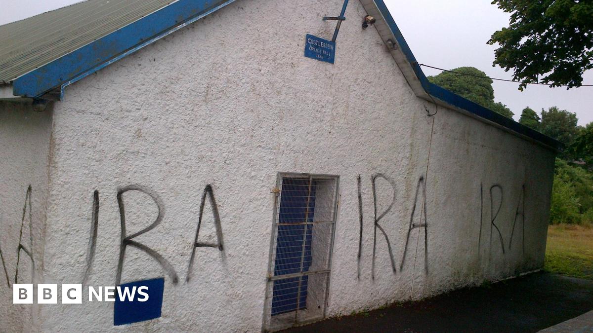 IRA graffiti daubed on Castlerobin Orange hall - BBC News