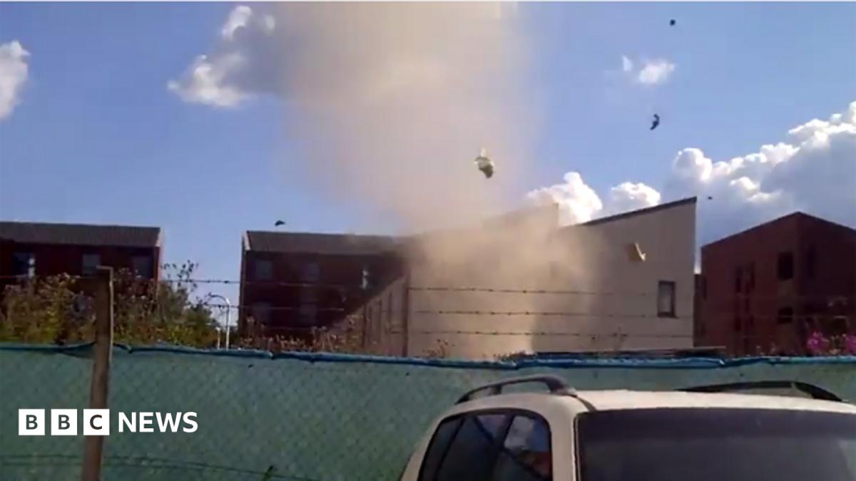 Mini 'tornado' spotted in the Gorbals - BBC News