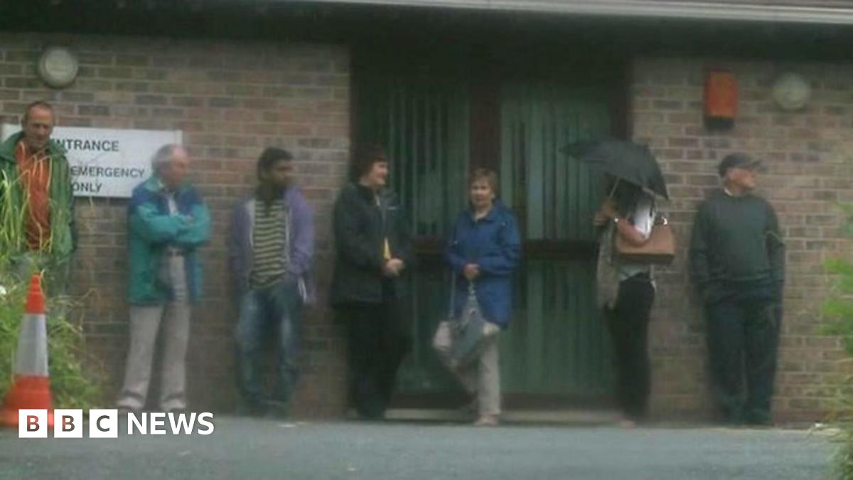 Tenby GP shortage action prompts anger from Simon Hart - BBC News