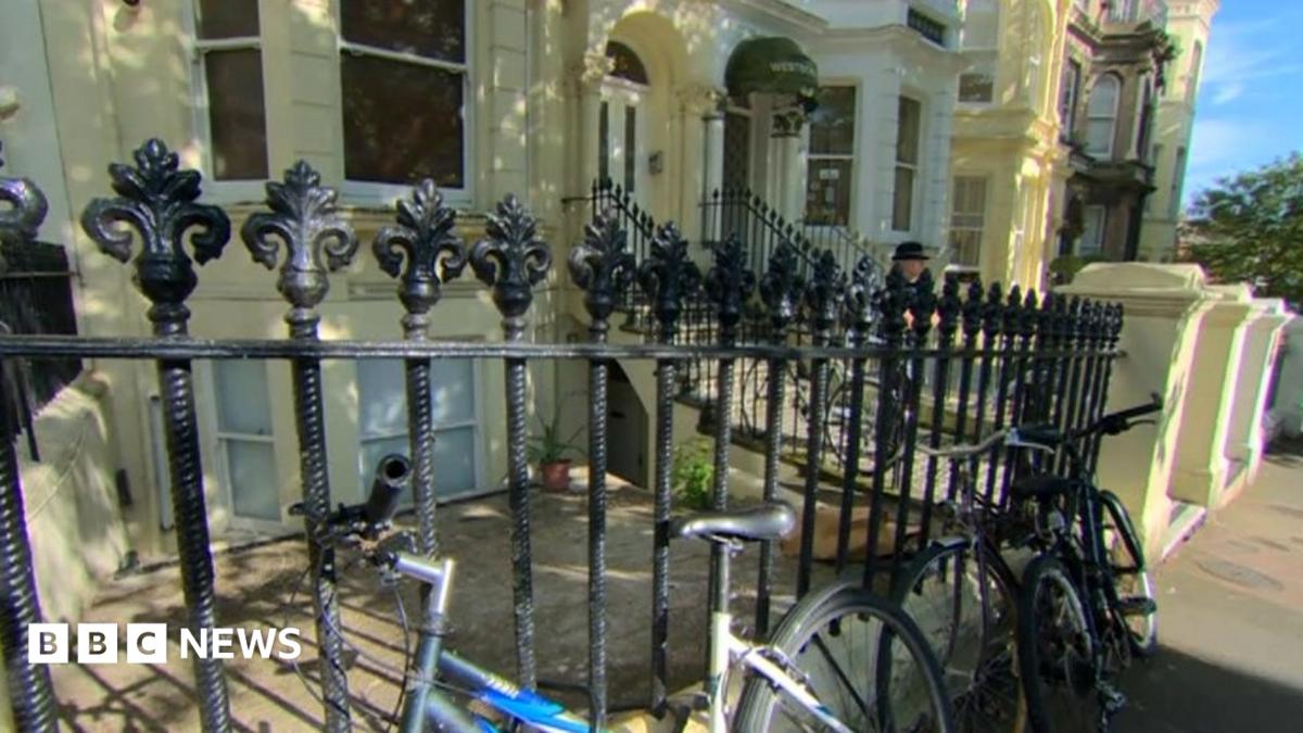 More time to question Brighton murder suspects - BBC News